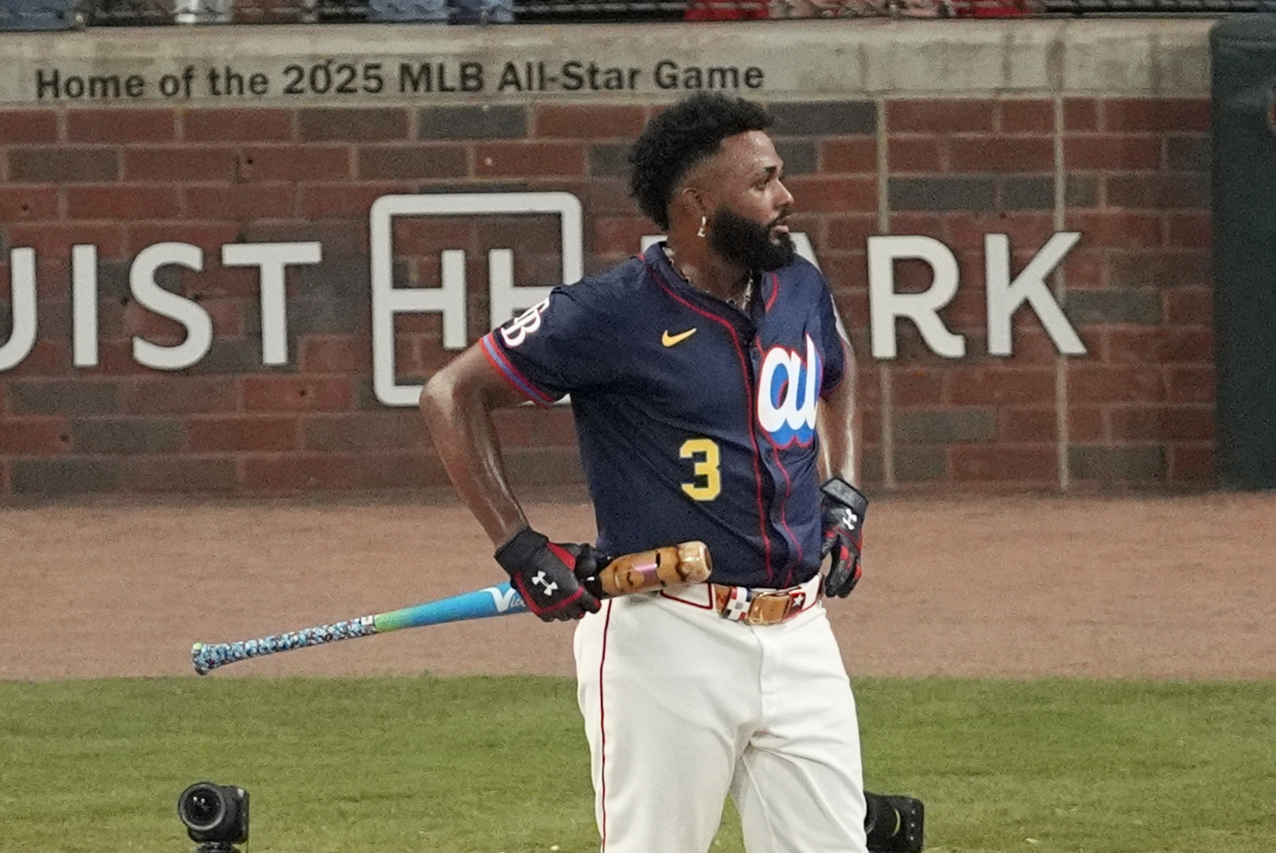 Kid in outfield makes unreal catch to rob Junior Caminero at HR Derby