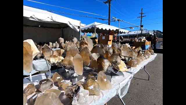 Dazzling Devine Stones - Tucson Gem, Mineral & Fossil Show