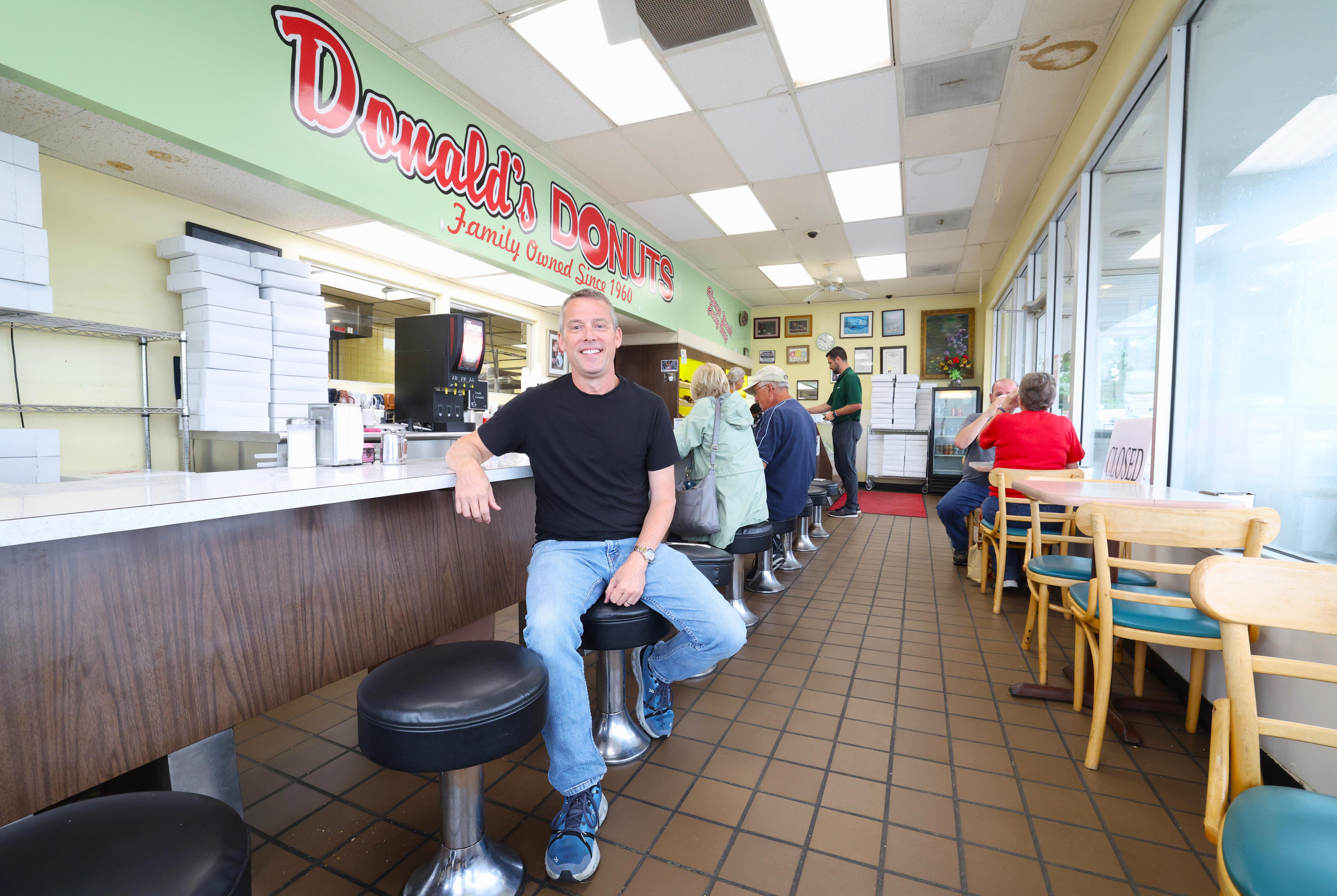 10BEST named Donald's Donuts the best in the country. Tom Warne shares recipe for success