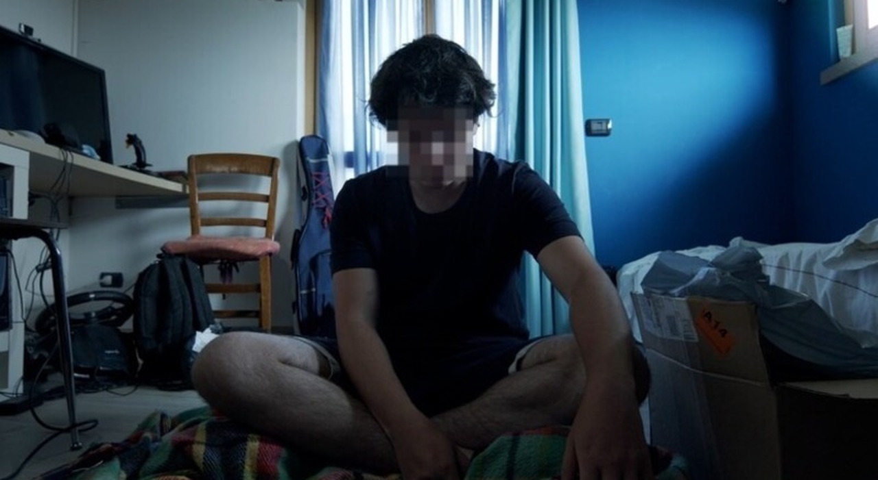 «Nostro figlio 15enne è un Hikikomori e da più di un anno non esce dalla sua stanza. Disperati ...