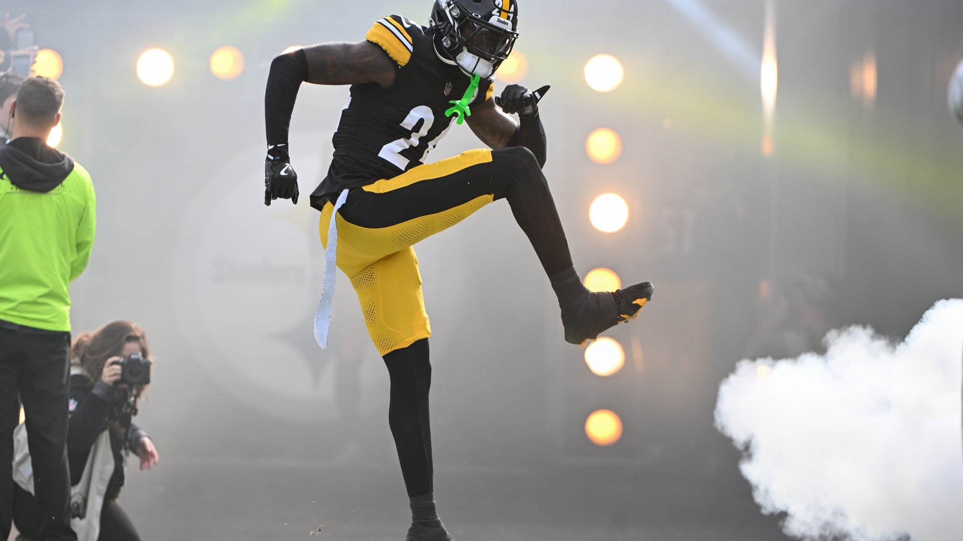 Steelers investing big in Joey Porter Jr’s future with offseason additions