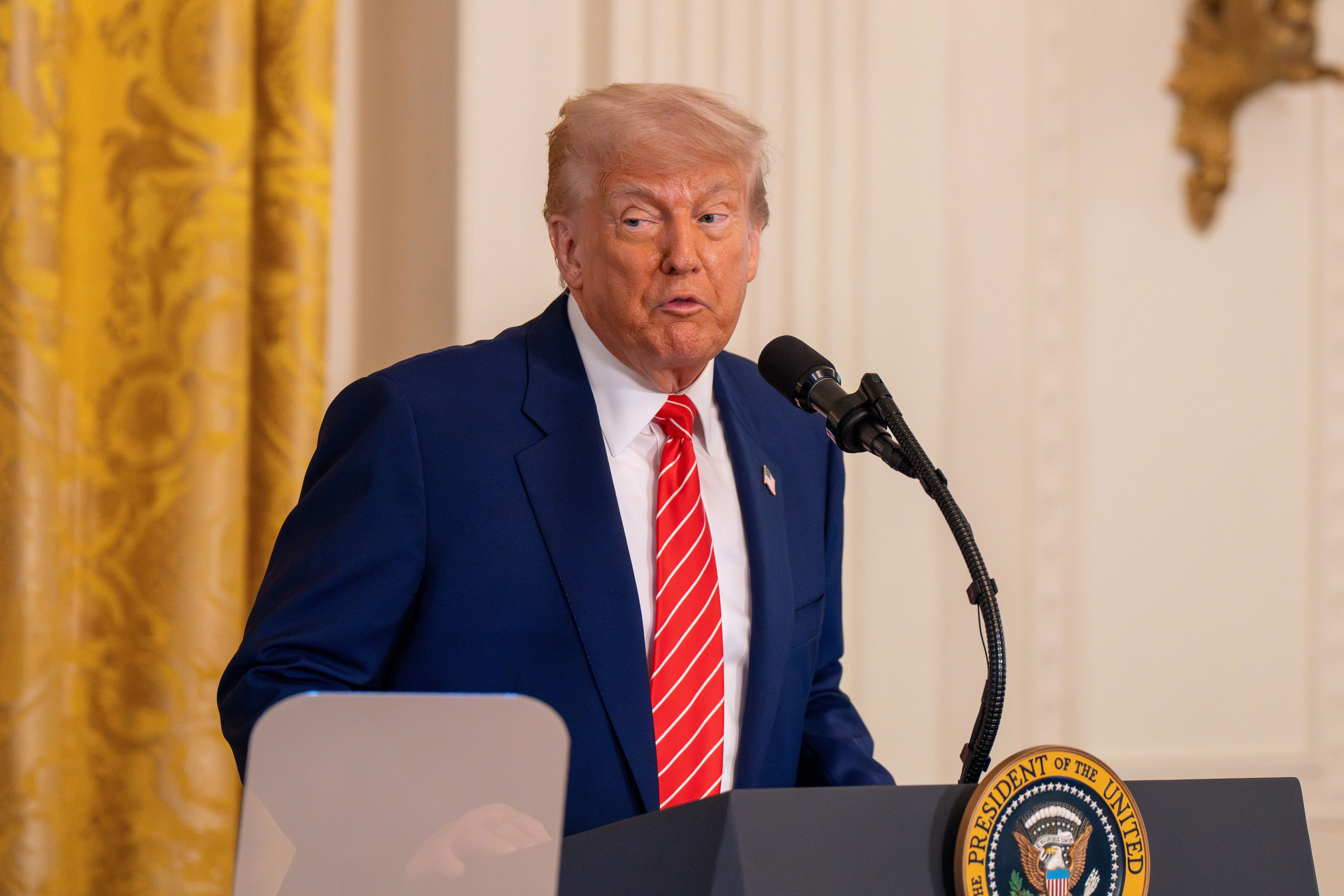 Kevin Spacey wzywa do publikacji "listy Epsteina". Donald Trump coraz ...