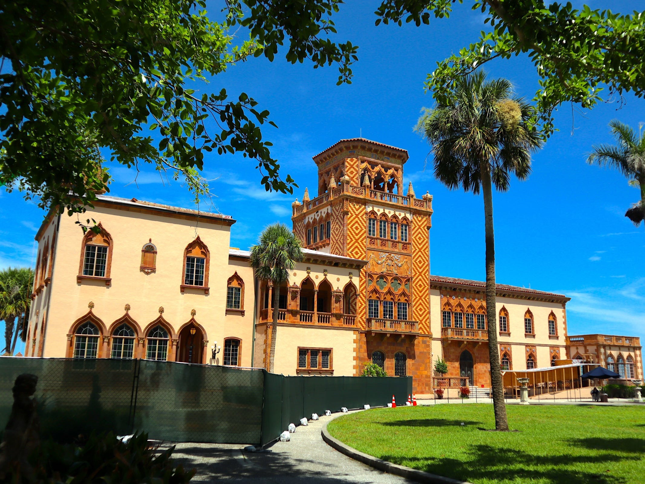 See inside a 56-room, Venetian-inspired mansion in Florida that the ...