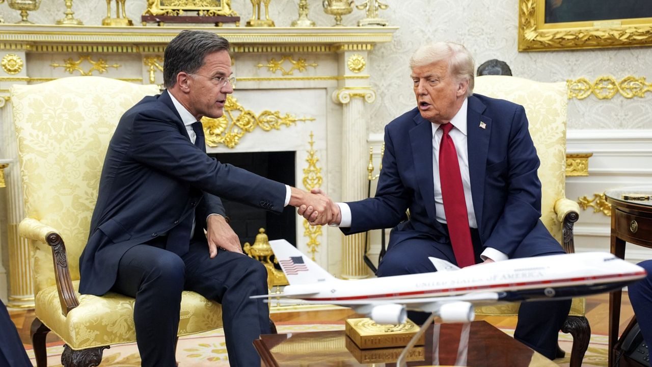 Trump threatens Russia with 'severe tariffs'