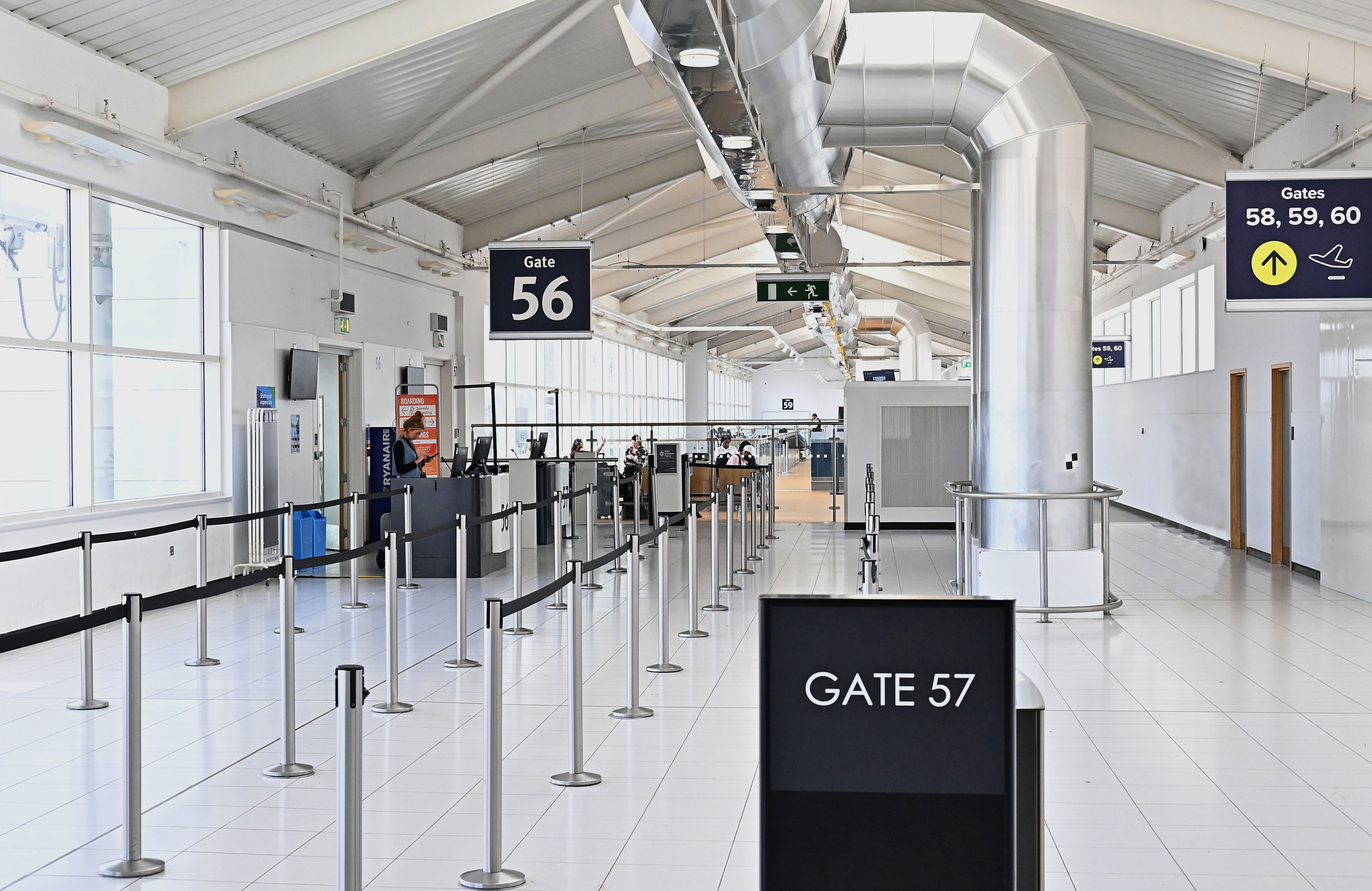 EasyJet announces change to bag drop service at Birmingham Airport and ...