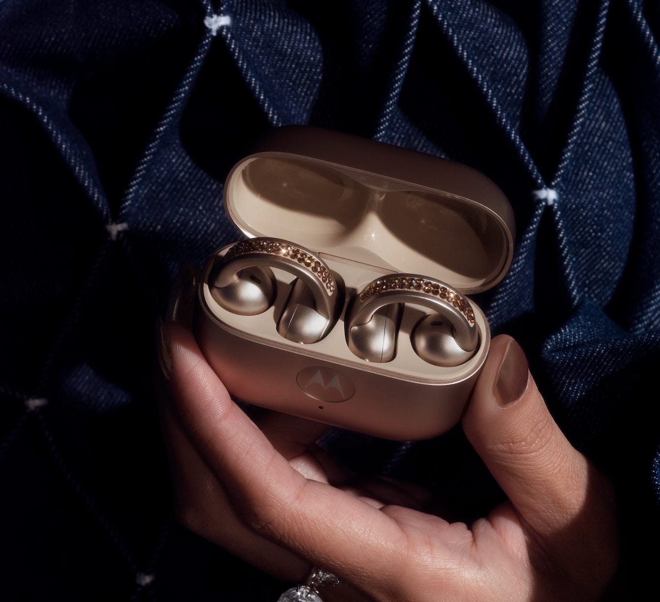 Motorola and Swarovski Tease an Aug. 5 Event That May Bring Crystals to ...