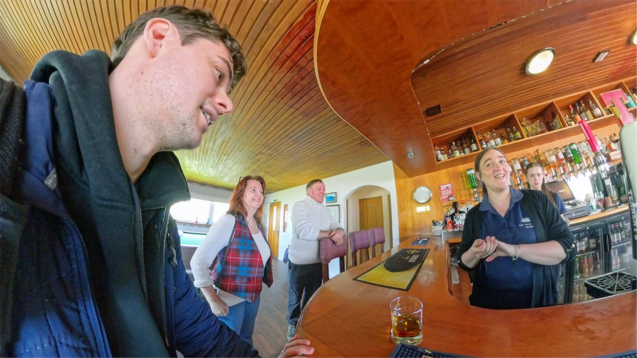 American tourist orders whisky in Scottish Gaelic, locals stunned