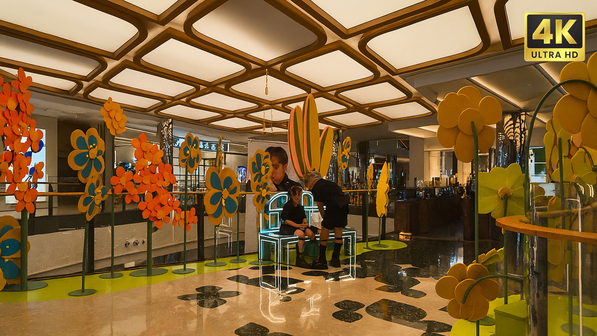 China baut einen schneebedeckten Berg in ein Einkaufszentrum – Ein Winterwunderland unter Dach