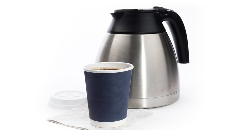 Insulated Vs Glass Coffee Carafes: Which Keeps Coffee Hotter?