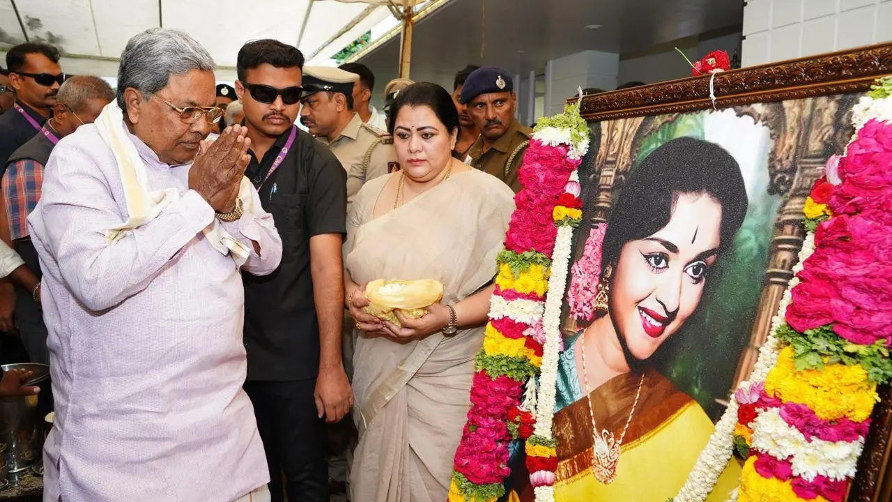 In Photos Karnataka CM Siddaramaiah offers floral tribute to Saroja Devi