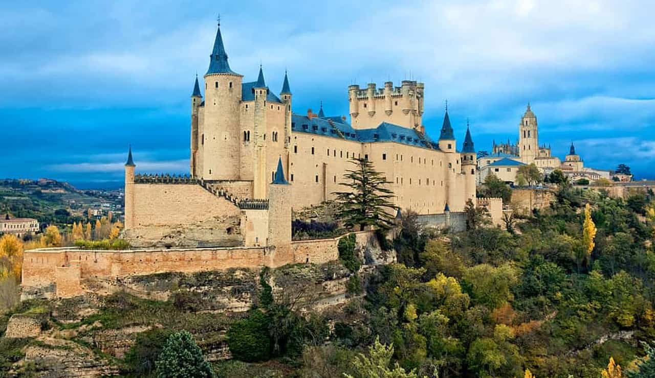 15 of the Oldest Surviving Castles in Human History