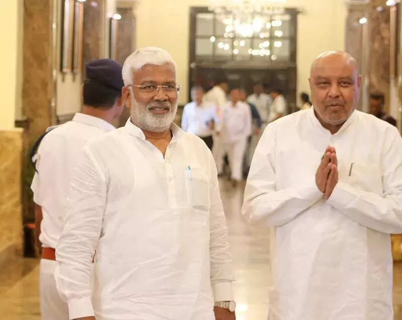 Ministers tours Chitrakoot, Lalitpur amid record rains