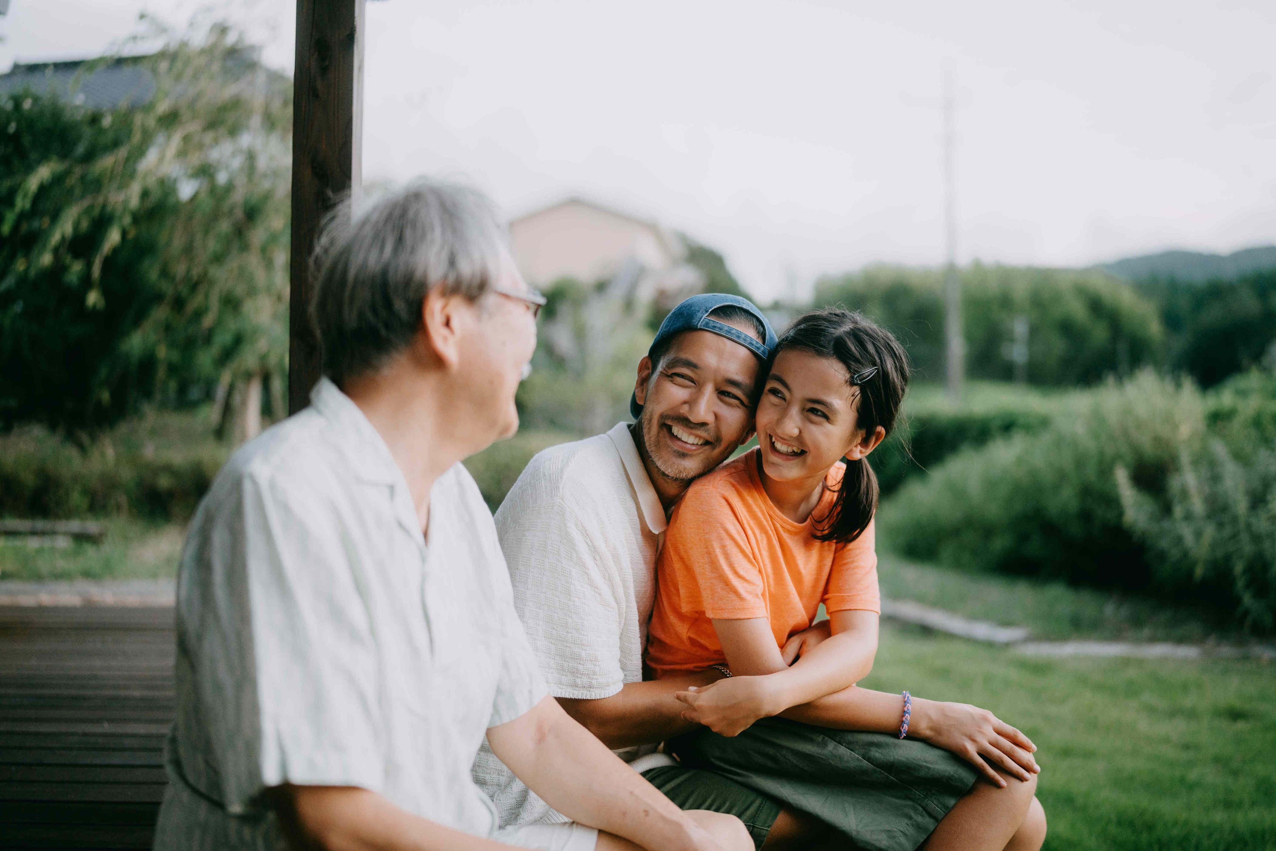 Here's How to Manage Money as a Millennial in the Sandwich Generation