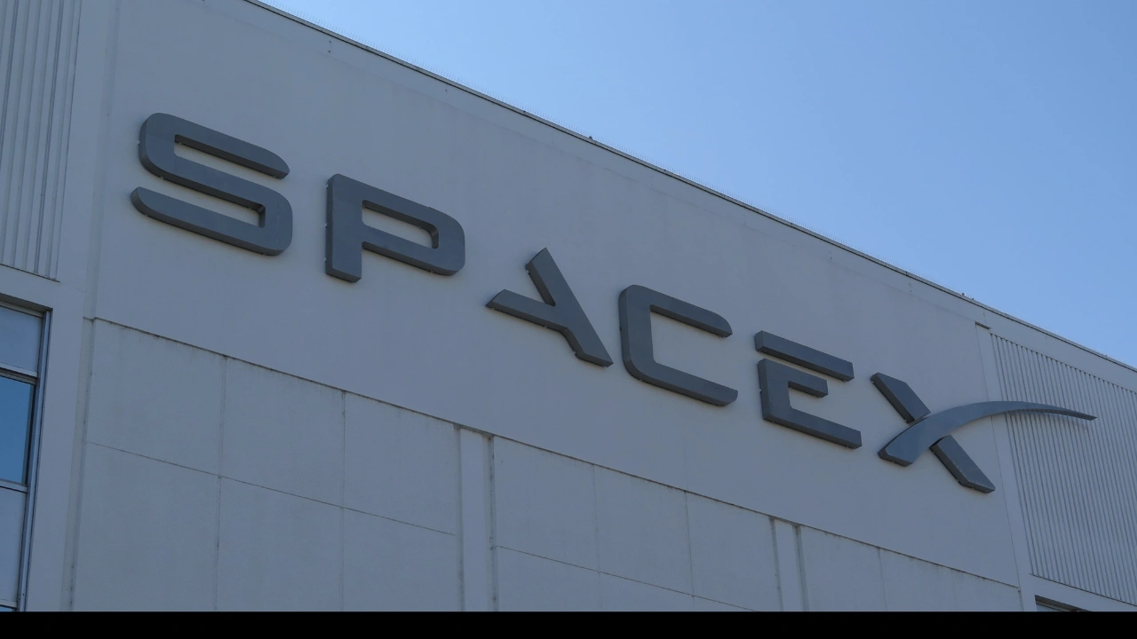 SpaceX is planning an insider share sale at a $212 per-share price ...