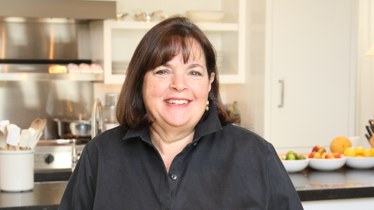 The white bistro seating on Ina Garten's Hamptons patio is the ultimate ...