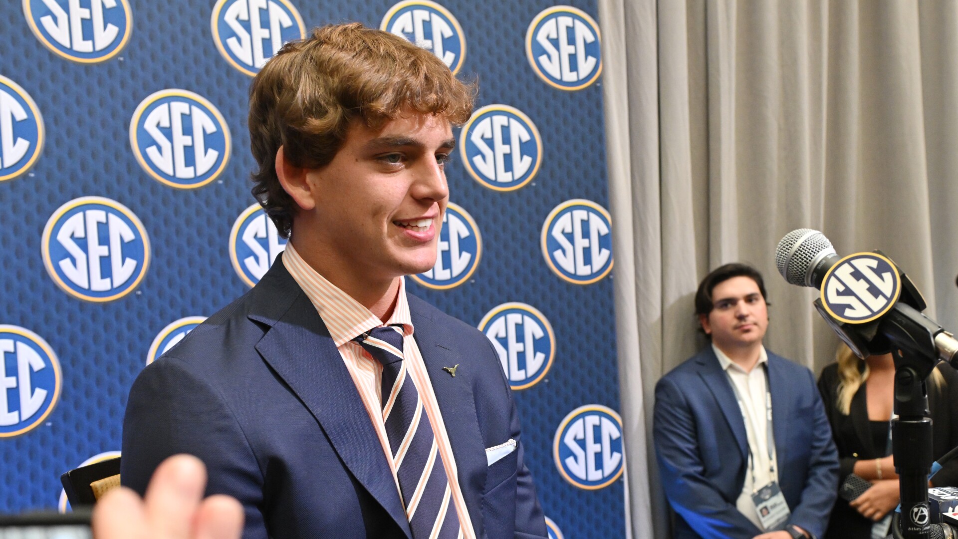 Arch Manning: I'm just focused on this season, not the 2026 NFL draft