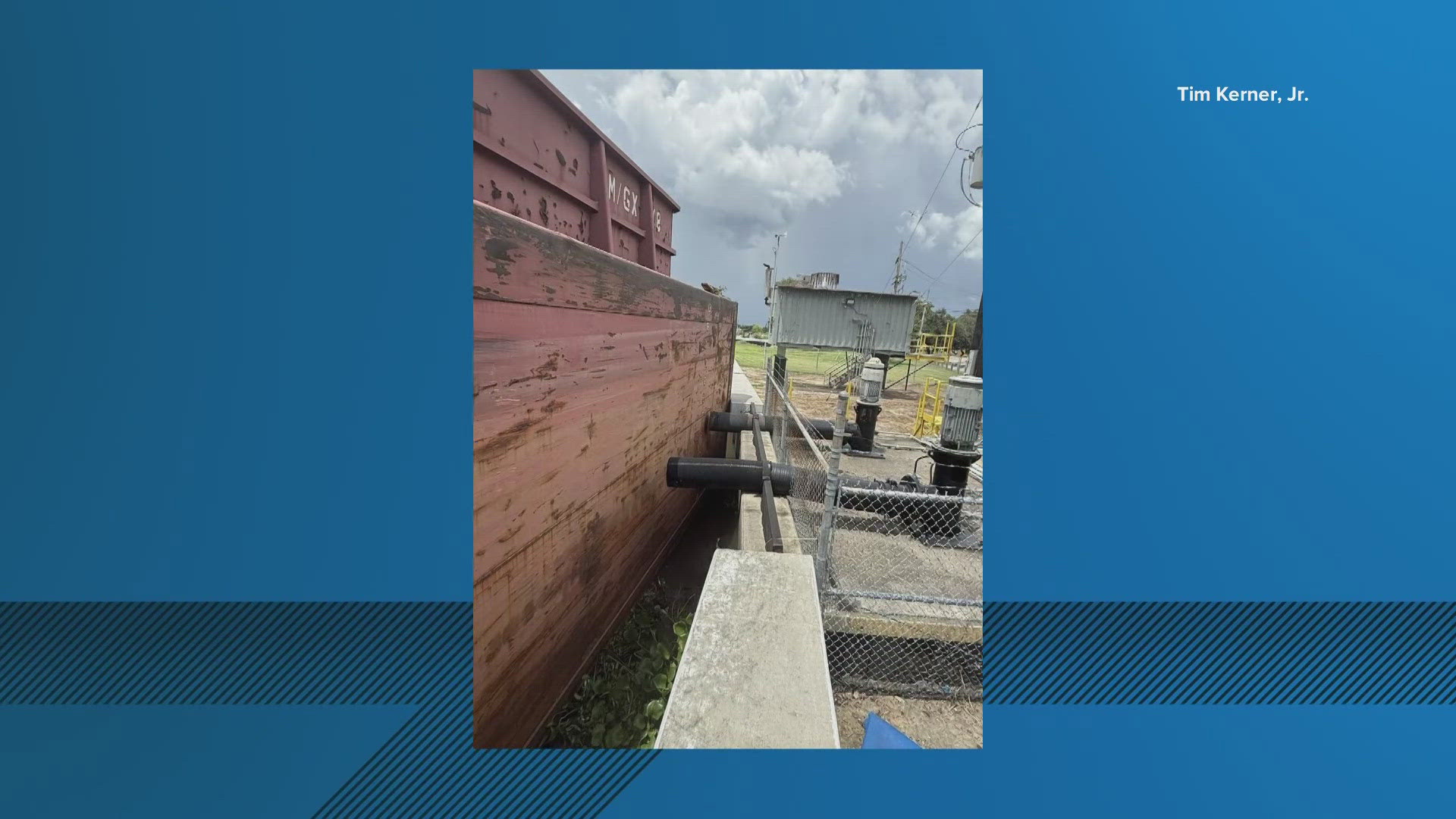 Barge hits levee near pump station in Jean Lafitte