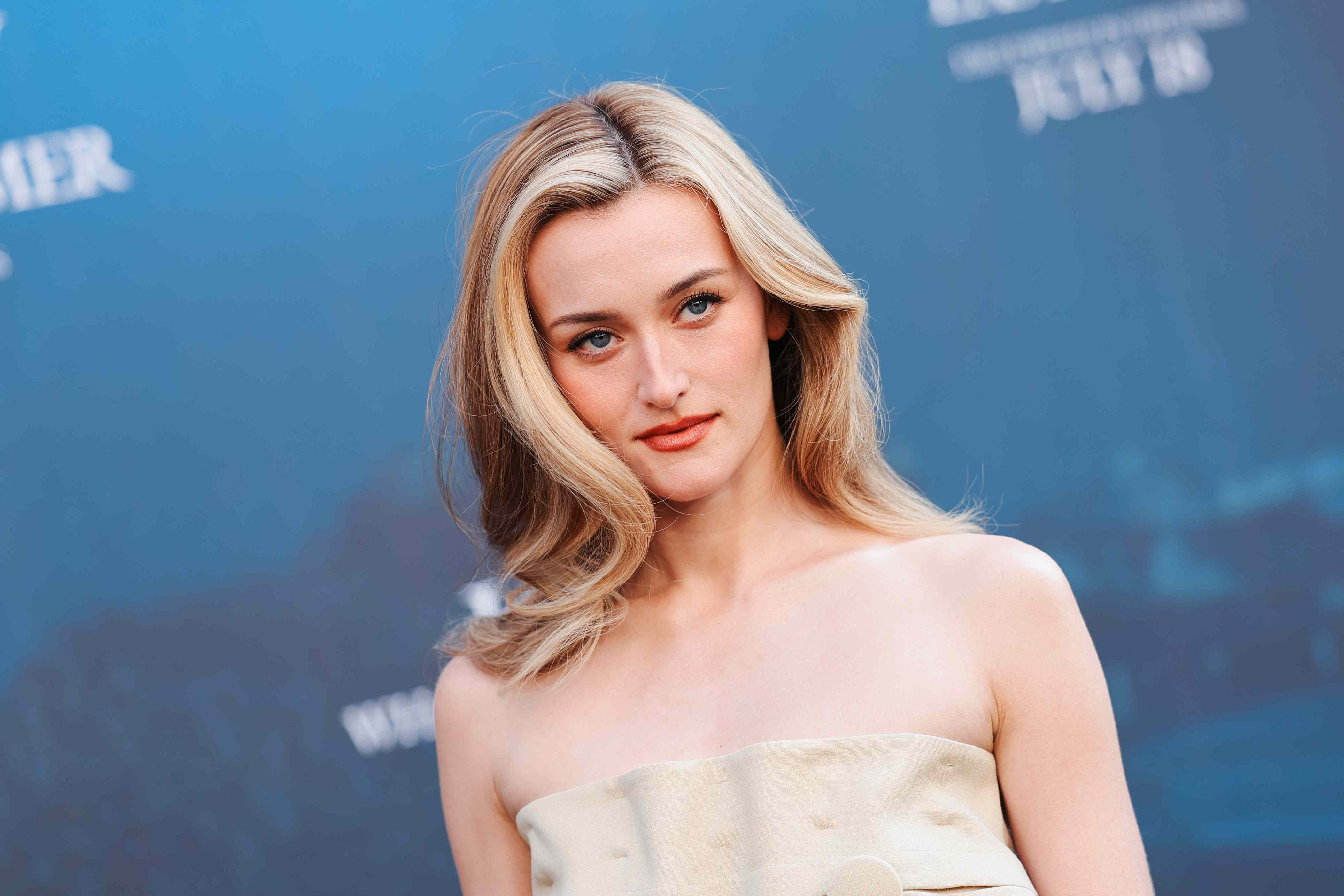 Sarah Pidgeon's Hair Transformation Makes Her Look Just Like Carolyn ...