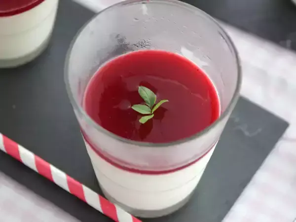 How to make homemade fruit coulis?
