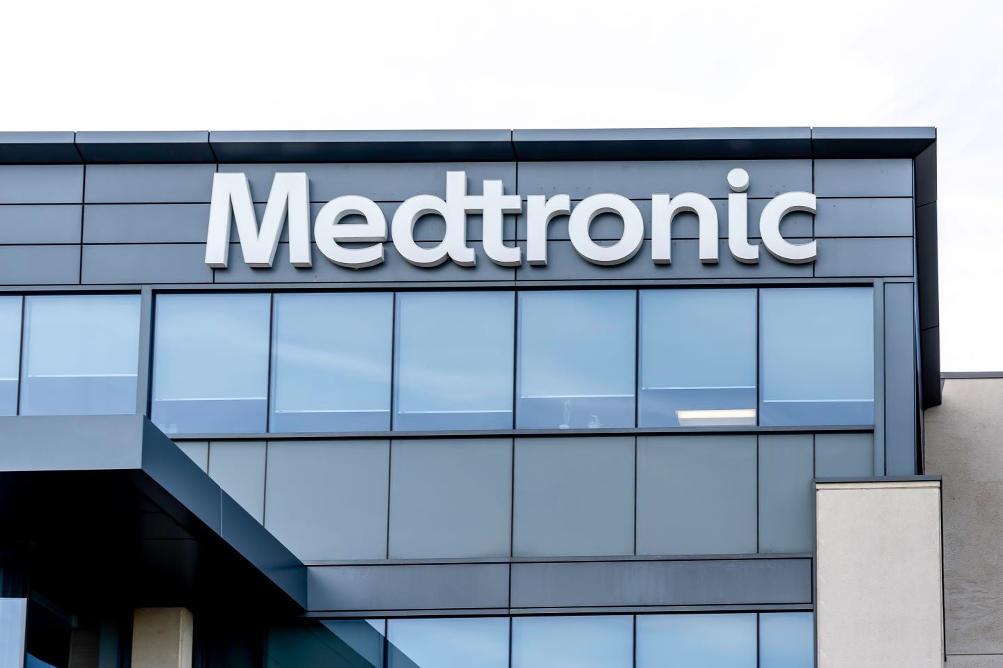 Medtronic’s Hugo robot wins CE mark for vessel-sealing technology