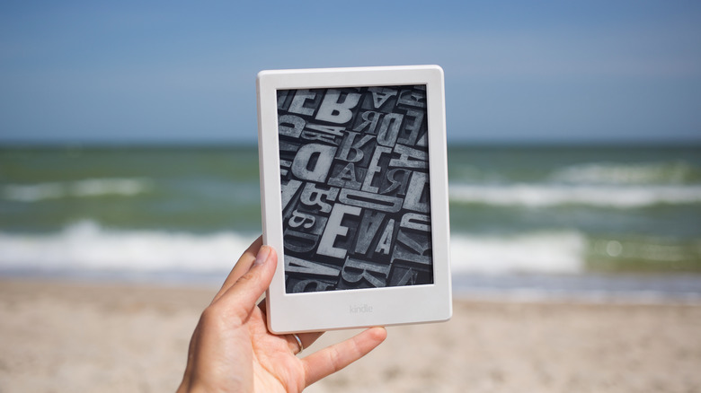 5 Best Uses For An Old Kindle E-Reader