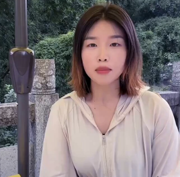 Cựu sinh viên trường y bị chỉ trích vì đi bán kem