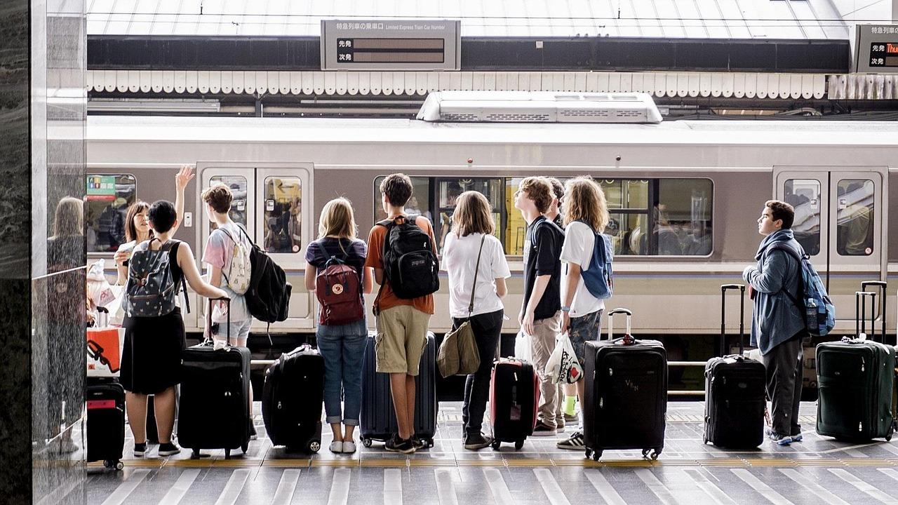 Why I’m Done With Group Tours (Solo Travel Is Smarter)