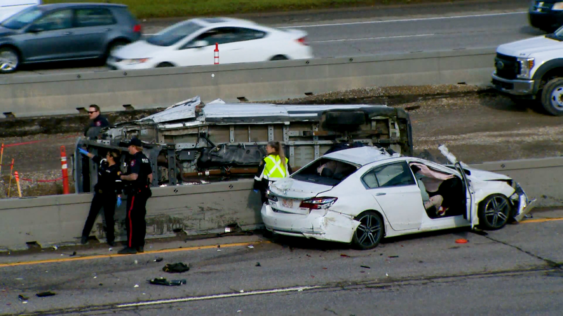 3 injured, Deerfoot Trail closed after dramatic crash