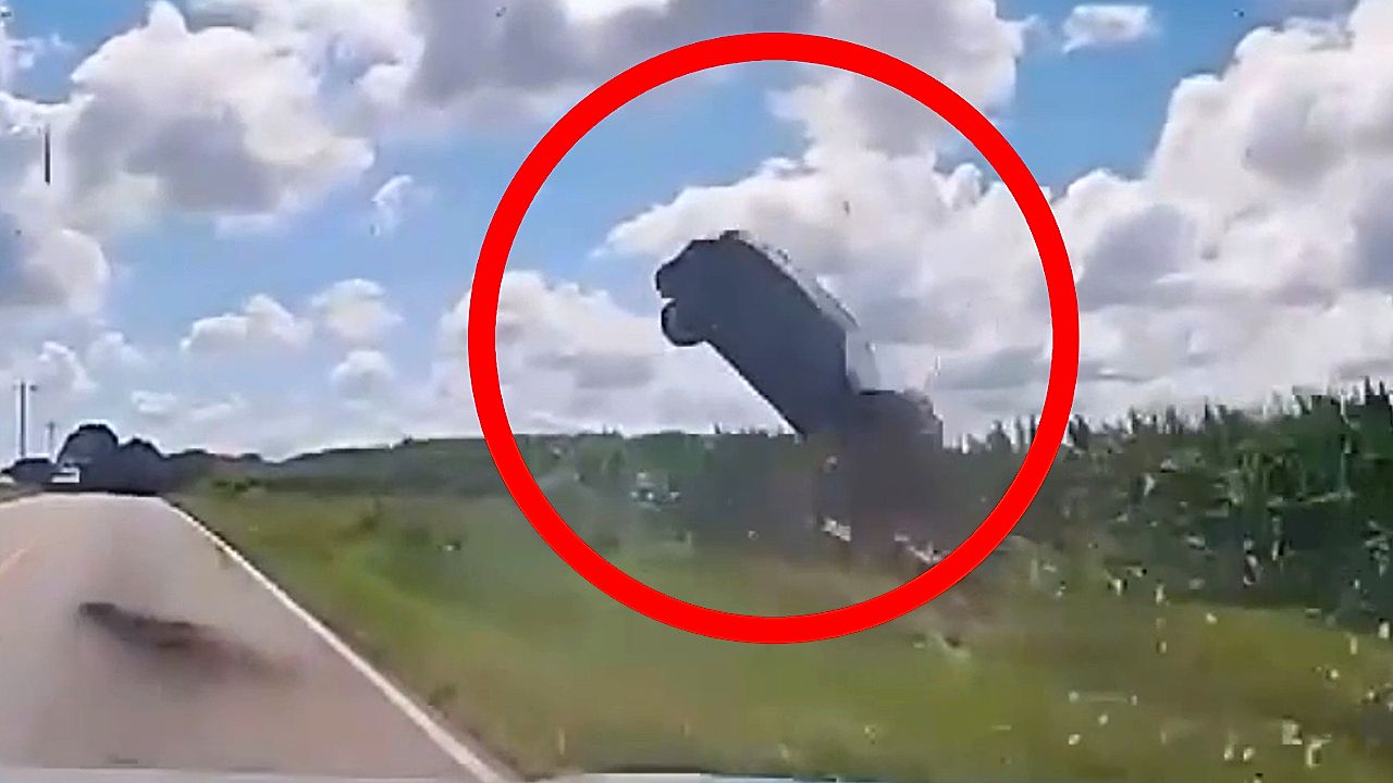Suspect vehicle flips over into cornfield during dramatic Missouri ...