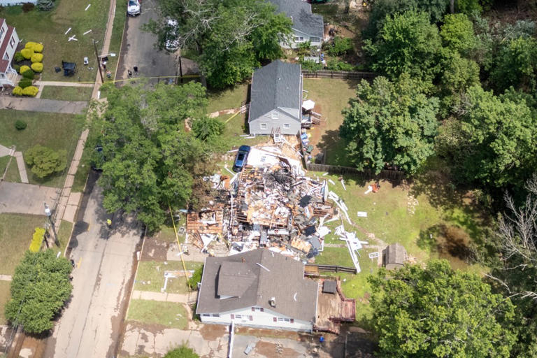 NJ house totally demolished in explosion — but family narrowly escapes ...