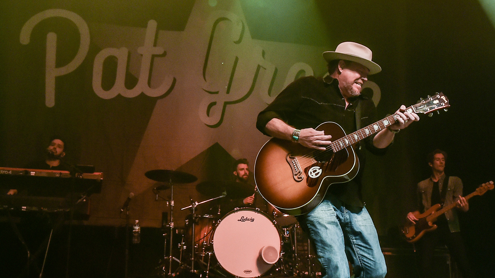 Pat Green, who lost 4 family members in the Texas flood, will hold a ...