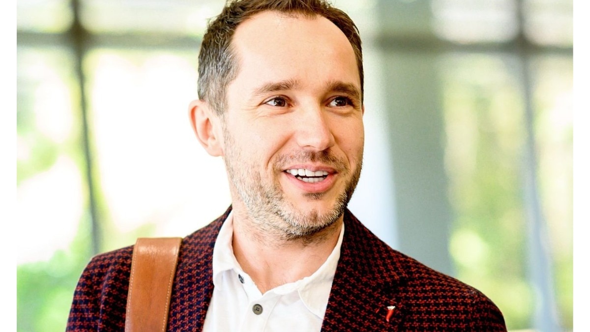 Masked gunman kills UC Berkeley Professor outside ex-wife's house in Athens