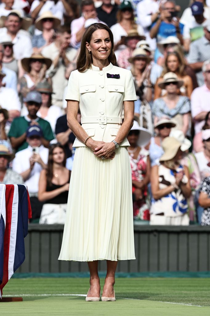 This 'beautiful' £60 M&S velvet dress could pass for Princess Kate's go ...