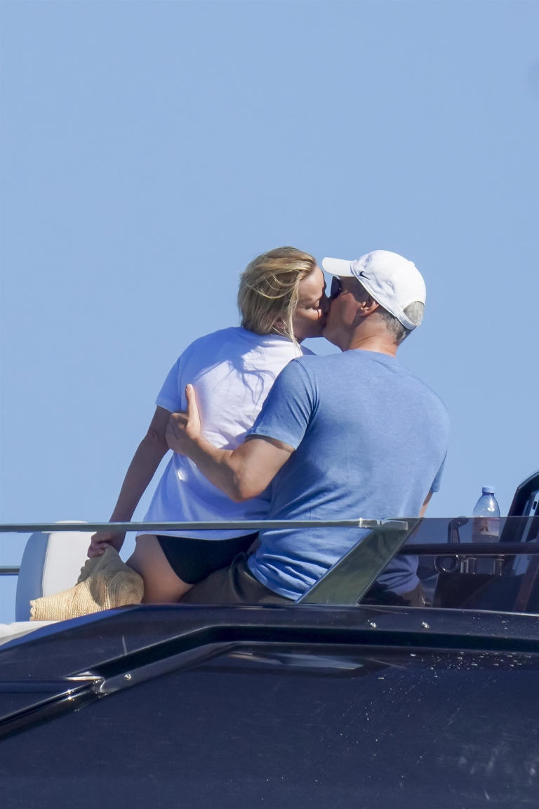 Reese Witherspoon can’t keep her hands off boyfriend Oliver Haarmann ...