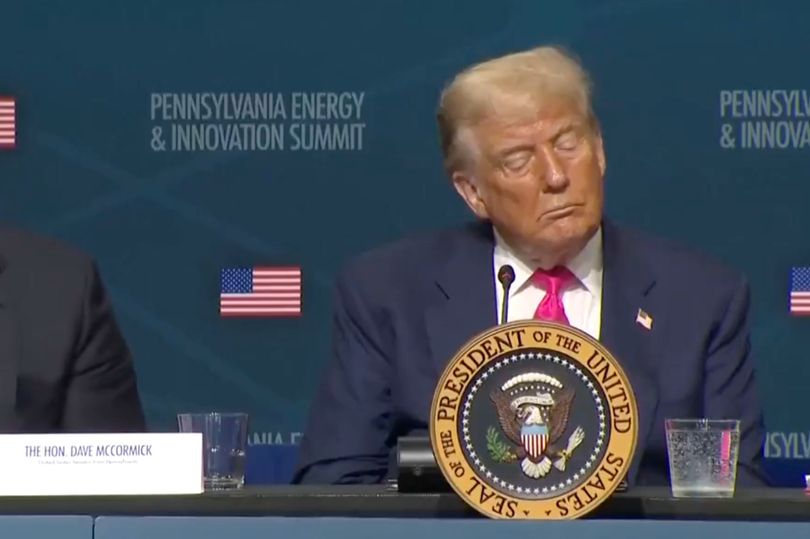 Low energy Trump 'fighting for his life to stay awake' during roundtable