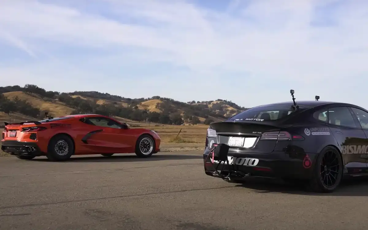 Tesla Model S Plaid Outpaces 1,200-HP Corvette C8 in Lopsided Drag Race ...
