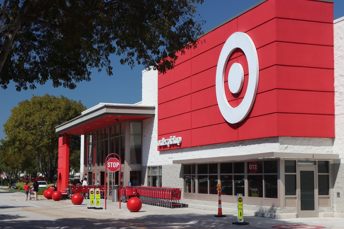 Target's $15 accent rug has spring-ready style