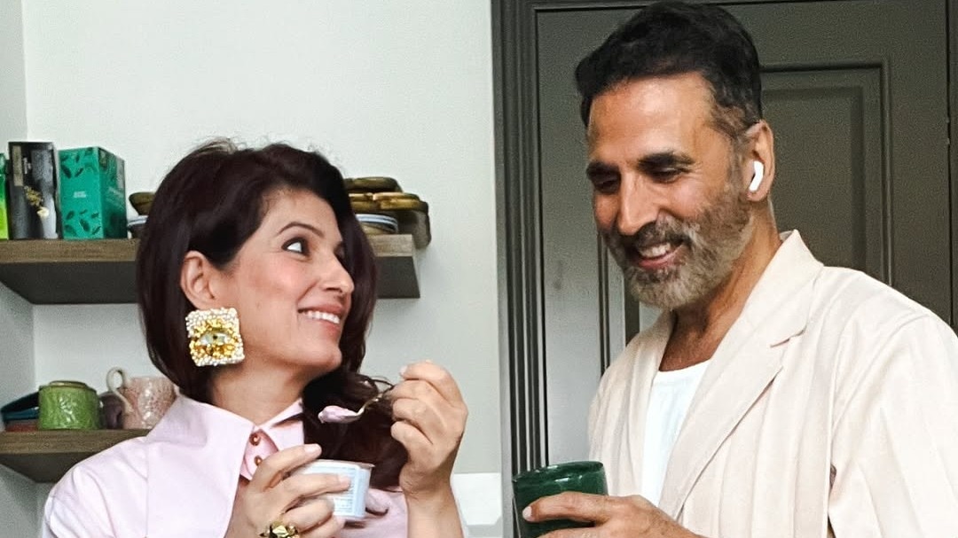 Akshay Kumar and Twinkle Khanna enjoy cricket date at Lord's, shares photos
