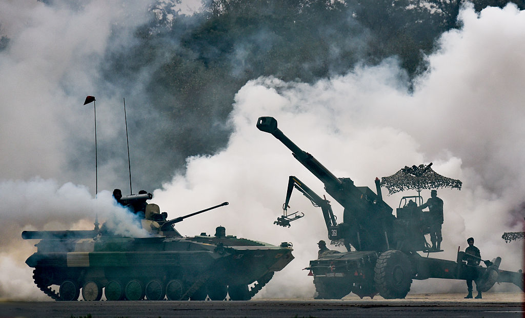 Pakistan, China on Alert? India Develops New Artillery Gun, Can Hit ...