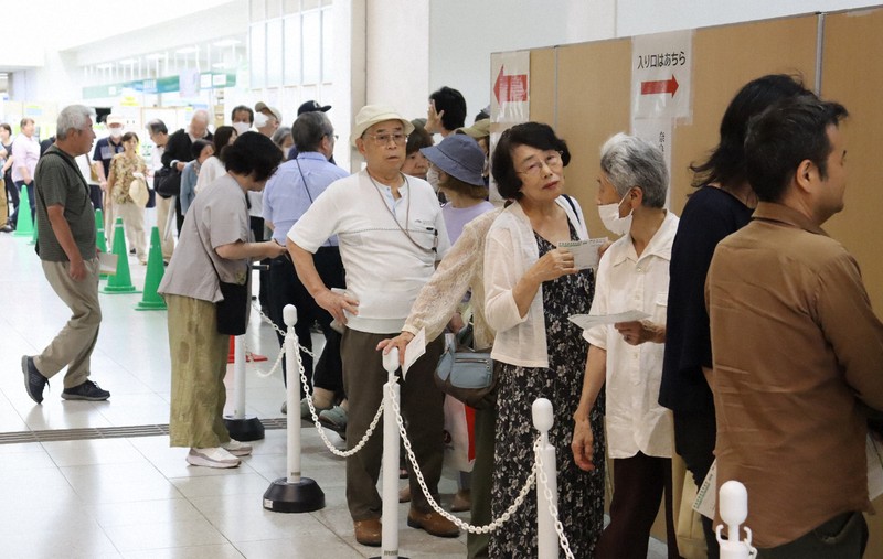 Long early voting lines at Nara City Hall caused by multiple elections ...