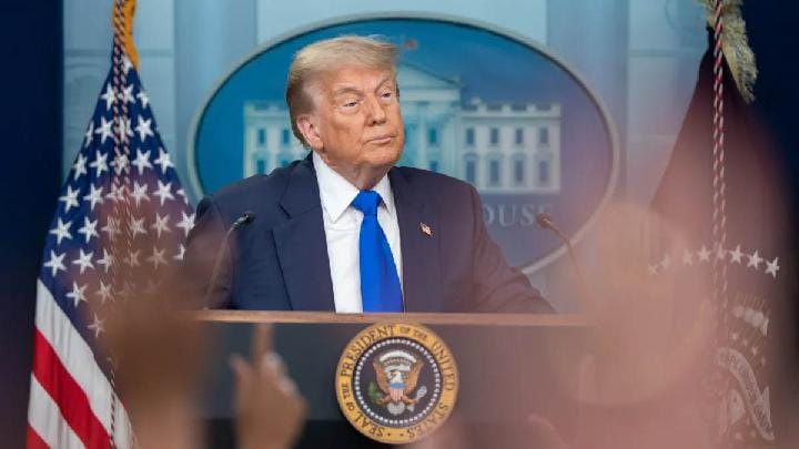 Kaki Trump Bengkak dan Tangan Memar, Sakit Apa?