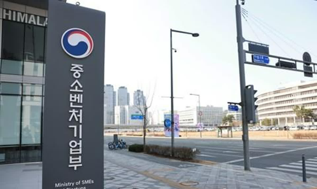 중기부, AI 스타트업에 LLM 개방…KT·네이버·오라클 등과 AX 협업