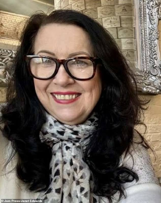 Donald Trump has got his head in the clouds! Dogwalker spots US ...