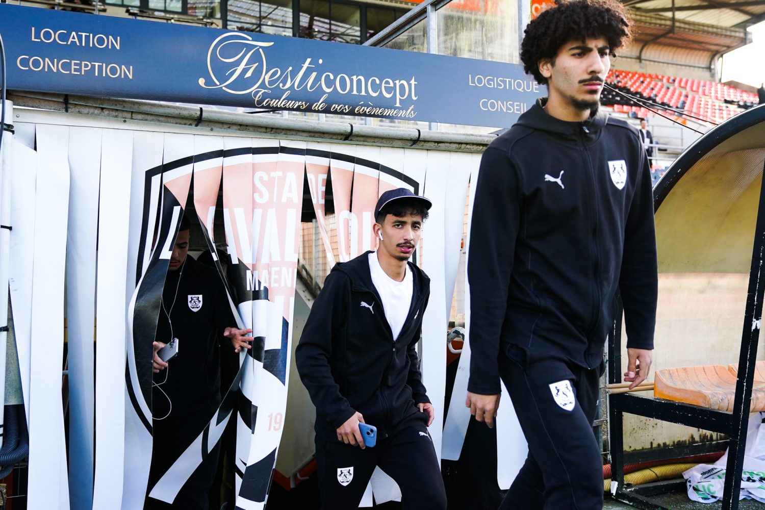 Official – A player signs for PSG from Amiens!