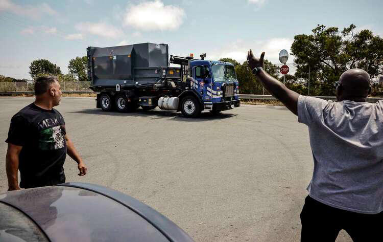 Bay Area trash piles up as Republic Services strike enters second week