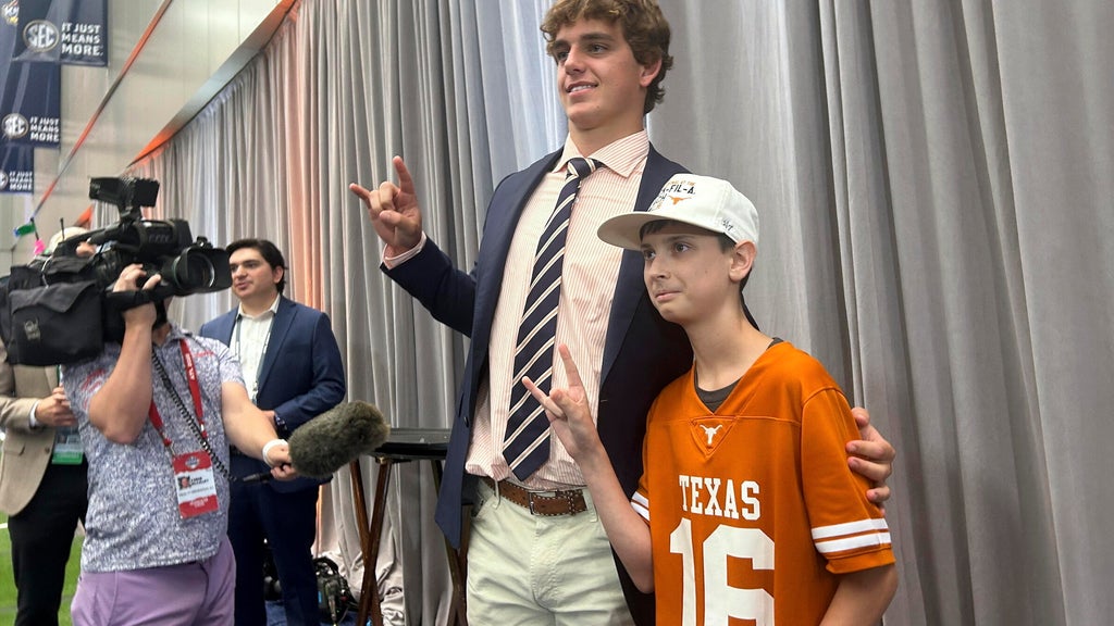 Texas QB Arch Manning steals the spotlight at SEC Media Days
