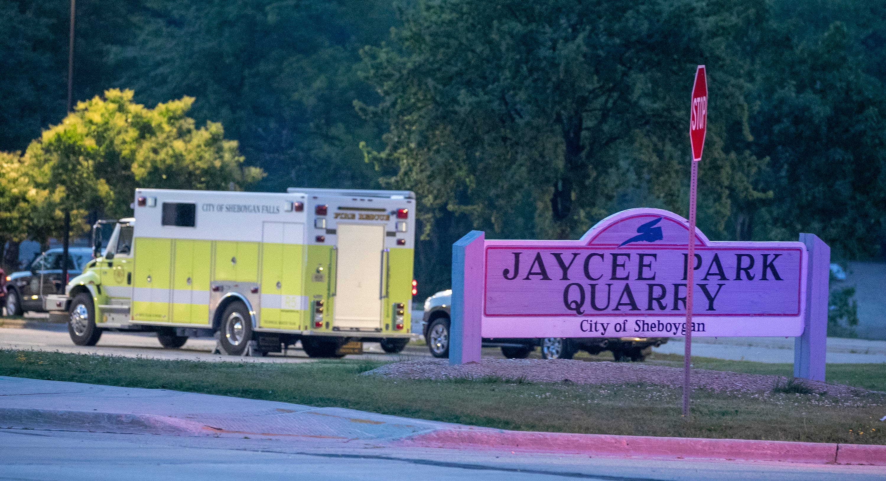 Search for teen boy suspected to have drowned at Jaycee Quarry Park to ...
