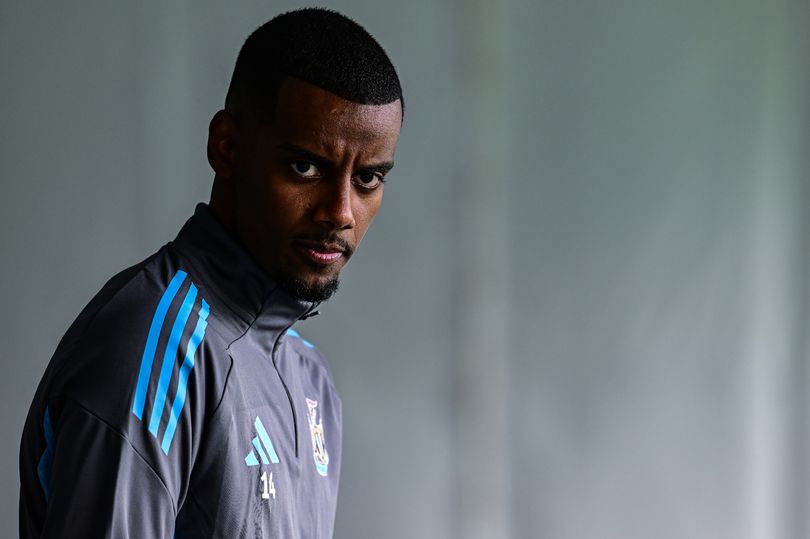 Hugo Ekitike to Newcastle transfer response explained amid Alexander ...