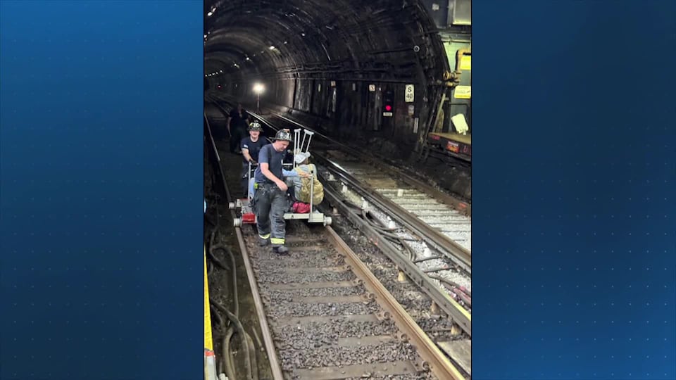 Nearly 500 passengers evacuated from MBTA train following downed wire ...