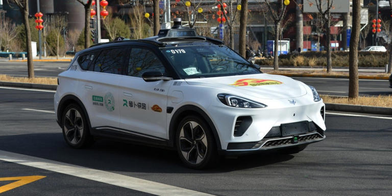 Uber to roll out thousands of robo-cabs built by China’s Baidu